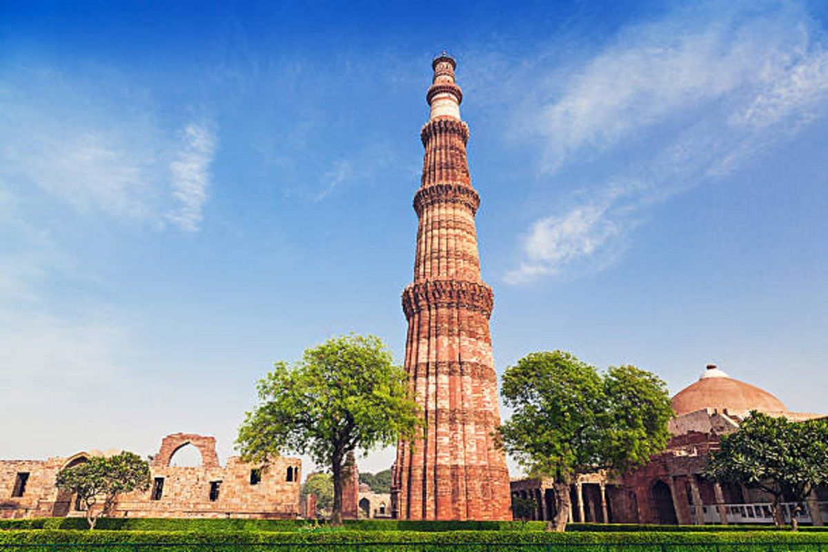 दिल्ली दर्शन : दुनिया की सबसे ऊंची ईंटों की मीनार है कुतुब मीनार, घूमने ...