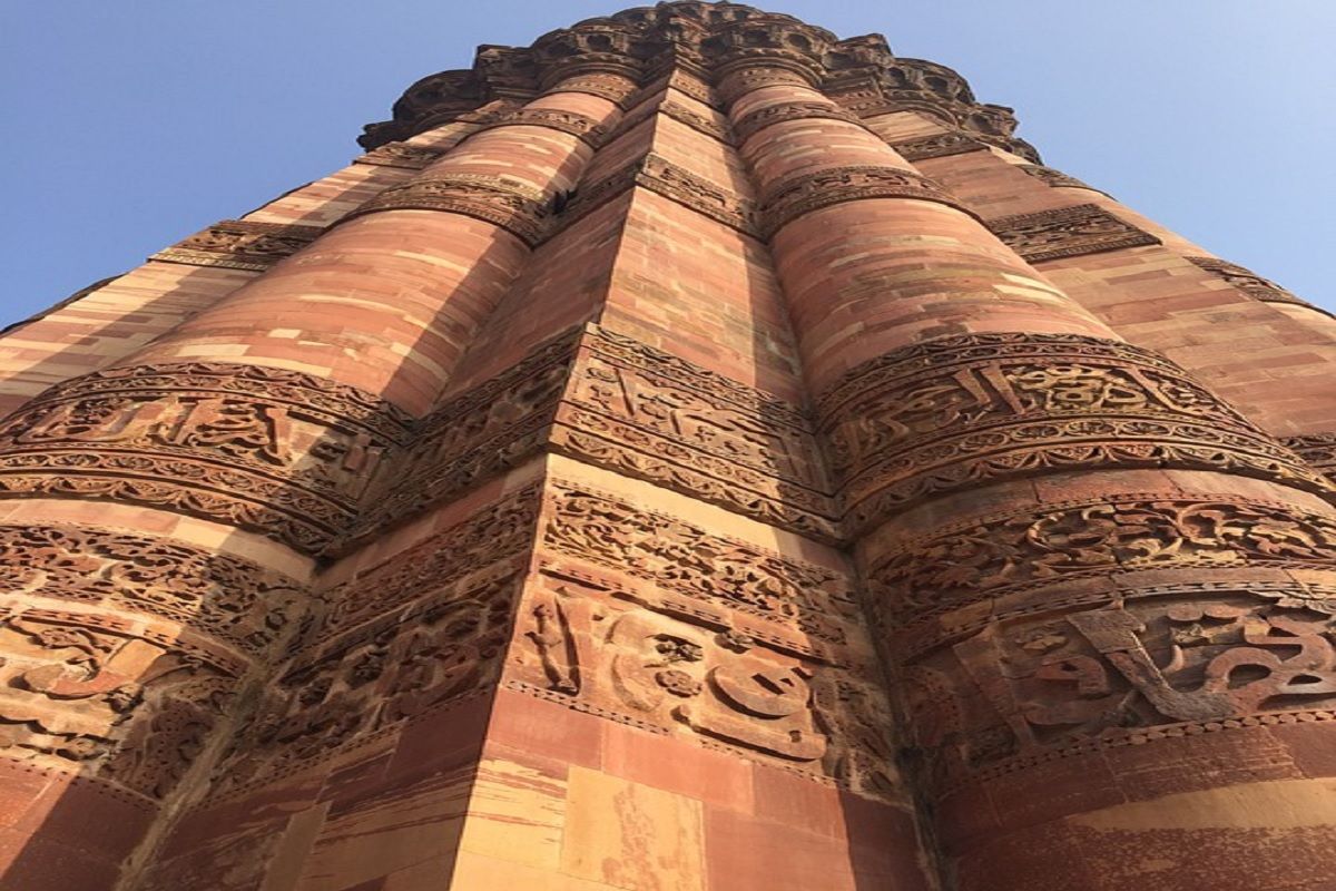 दिल्ली दर्शन : दुनिया की सबसे ऊंची ईंटों की मीनार है कुतुब मीनार, घूमने ...