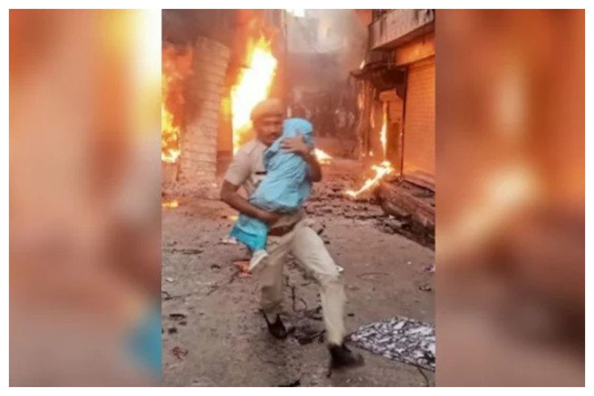 Proud of You: Netizens Salute Rajasthan Cop Who Rescued Kid From ...