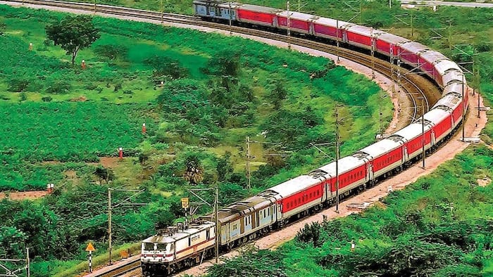 Indian Rail Transport Day: तुम्हाला माहीत आहे का भारतात पहिली प्रवासी ...