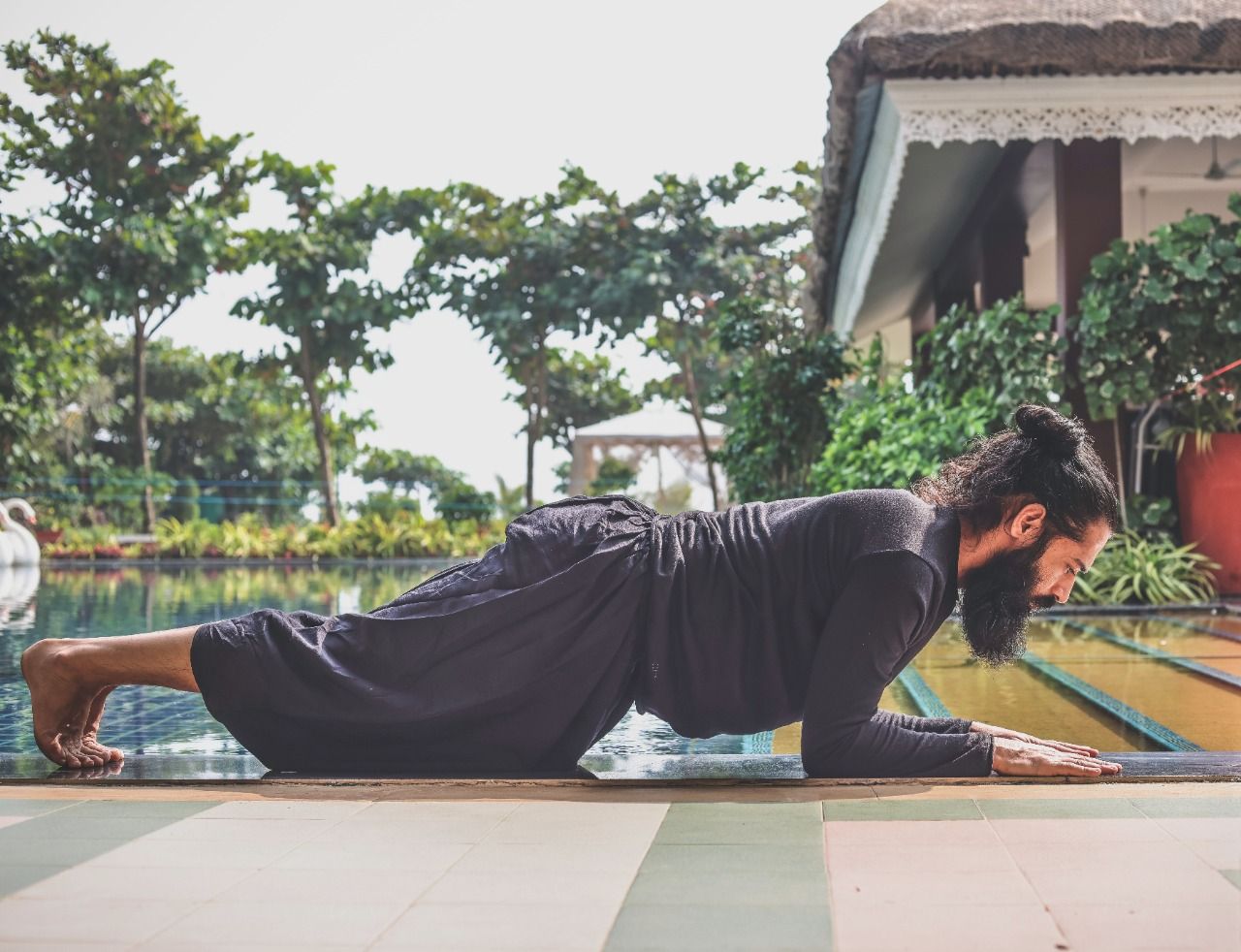 Try These 5 Yoga Exercises For Prominent Jawline and Chiseled Cheekbones