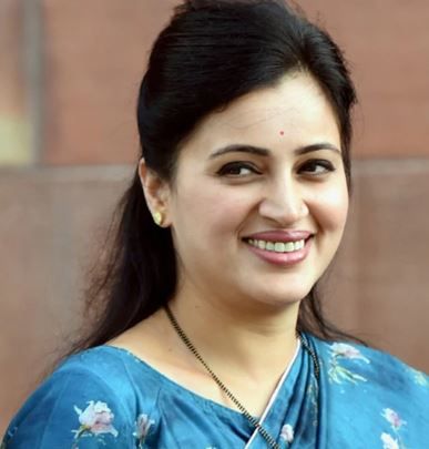 कौन हैं अमरावती की निर्दलीय सांसद Navneet Rana, आखिर क्यों Shivsena से ...