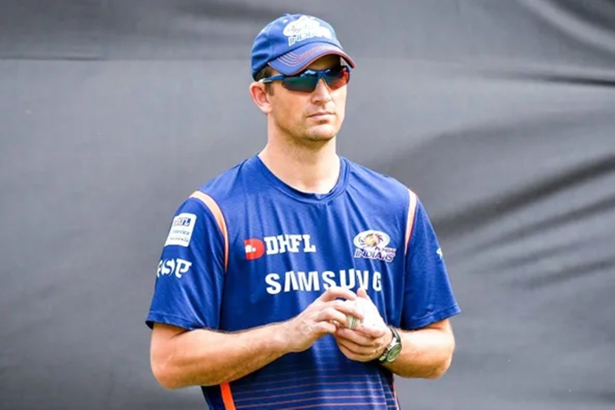 IPL 2022: लगातार तीन मुकाबले गंवा चुकी Mumbai Indians, कोच Shane Bond ...