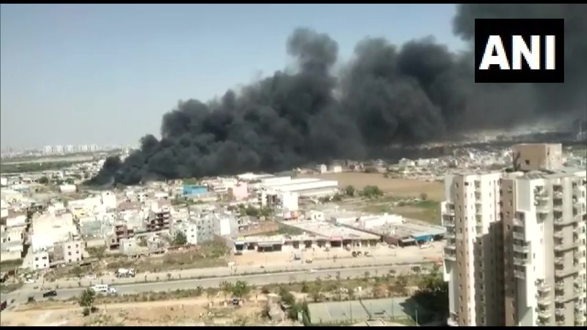 Video: Massive Fire Breaks Out Near Slum In Gurugram, Several Shanties ...