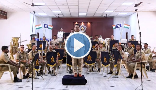 Mumbai Police Band Plays Cover of Iconic