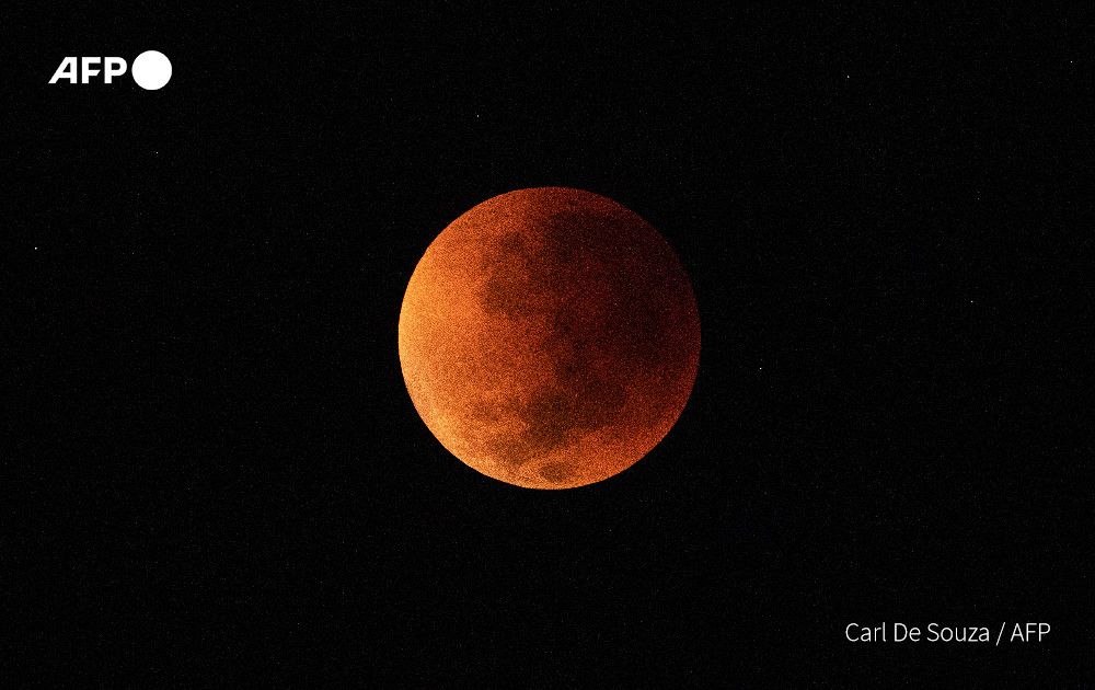 Lunar Eclipse Thrills Moon Lovers: See Mesmerising Photos From Around ...