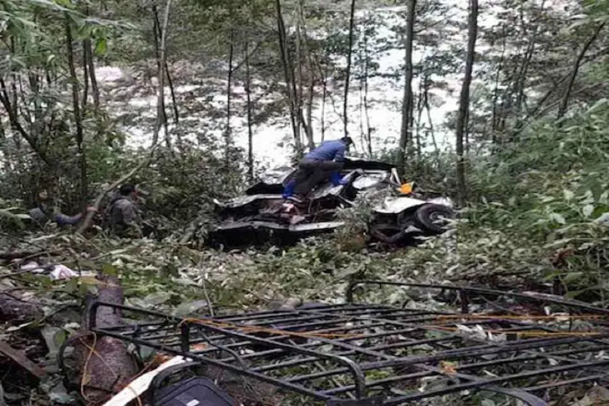 Thane News : सिक्कीमला पर्यटनासाठी गेलेल्यांची कार दरीत कोसळली ...
