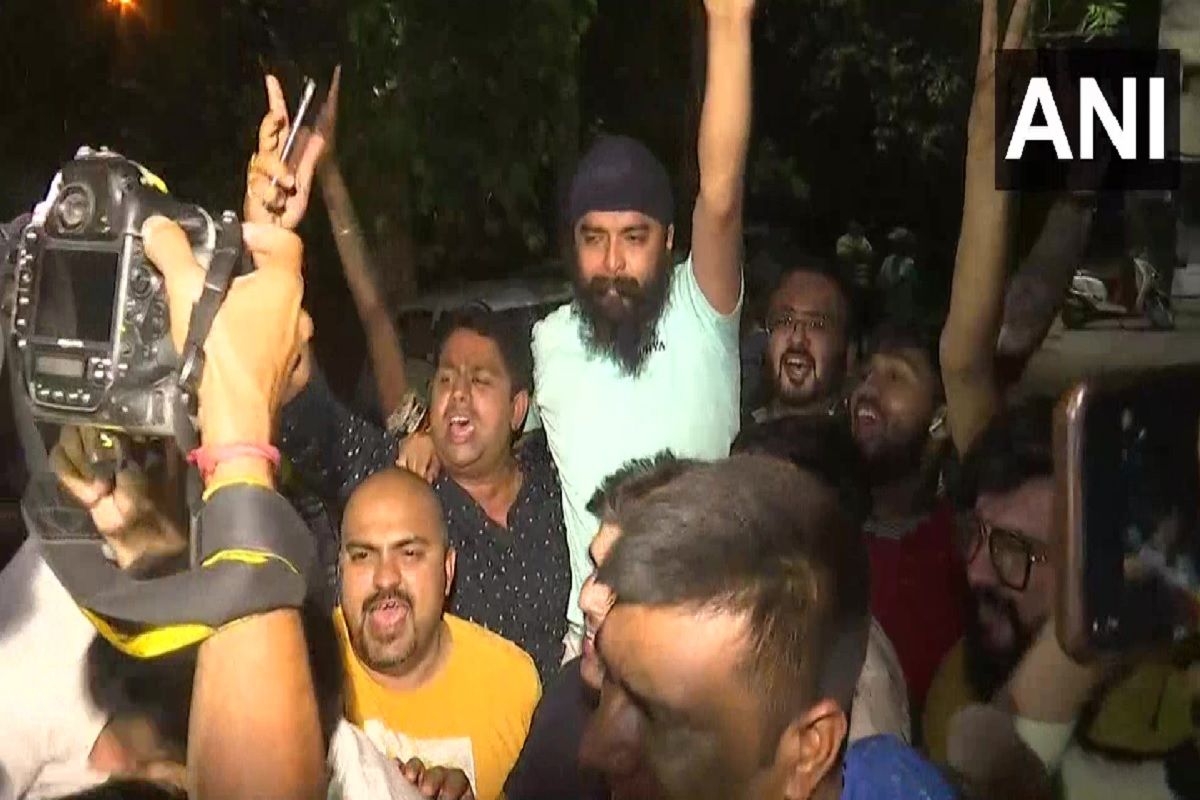 Tejinder Bagga return to home Yesterday Late Night After Appearance ...
