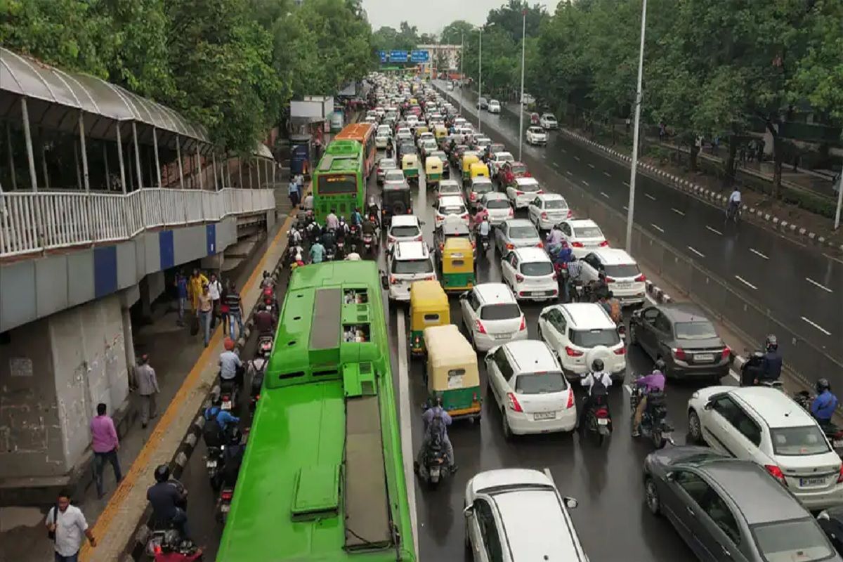 Delhi-NCR Traffic Update Heavy Congestion Near Akshardham, DND Amid ...