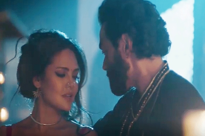 Aashram 3: 'बाबा निराला' को रिझाने के लिए इस कदर बैचेन थीं Esha Gupta ...