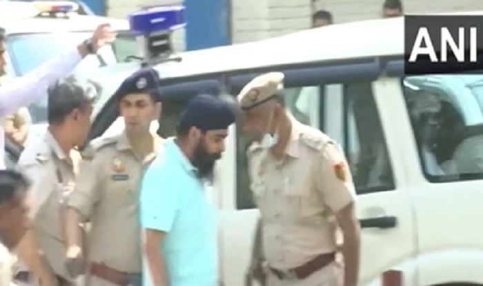 अल्पसंख्यक आयोग ने बग्गा को गिरफ्तारी के दौरान 'पगड़ी न पहनने देने पर ...