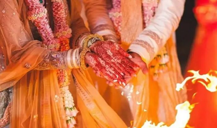 शादी में 7 फेरे लेते समय क्यों दिए जाते हैं वचन? बहुत गहरा है इनका अर्थ