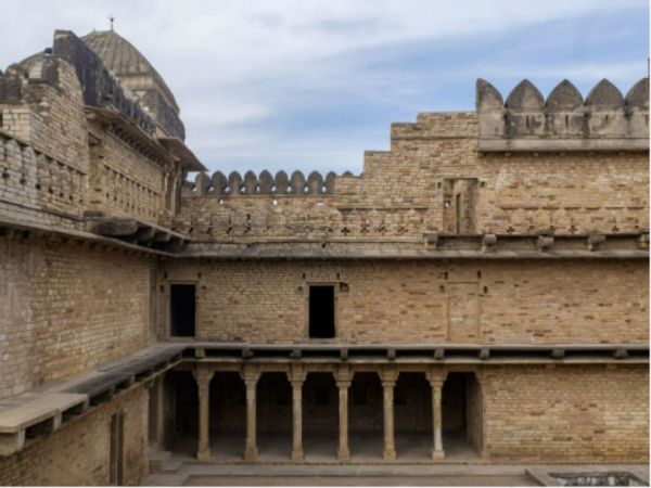 Chanderi A Hidden Gem In MP That Abounds In Historical Grandeur And Art