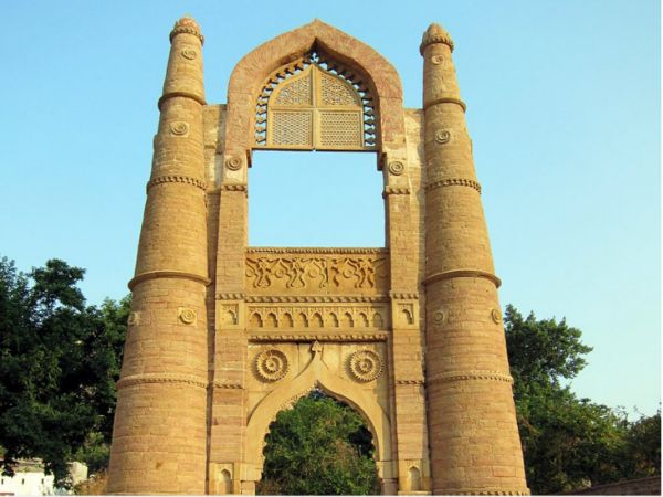 Chanderi A Hidden Gem In MP That Abounds In Historical Grandeur And Art