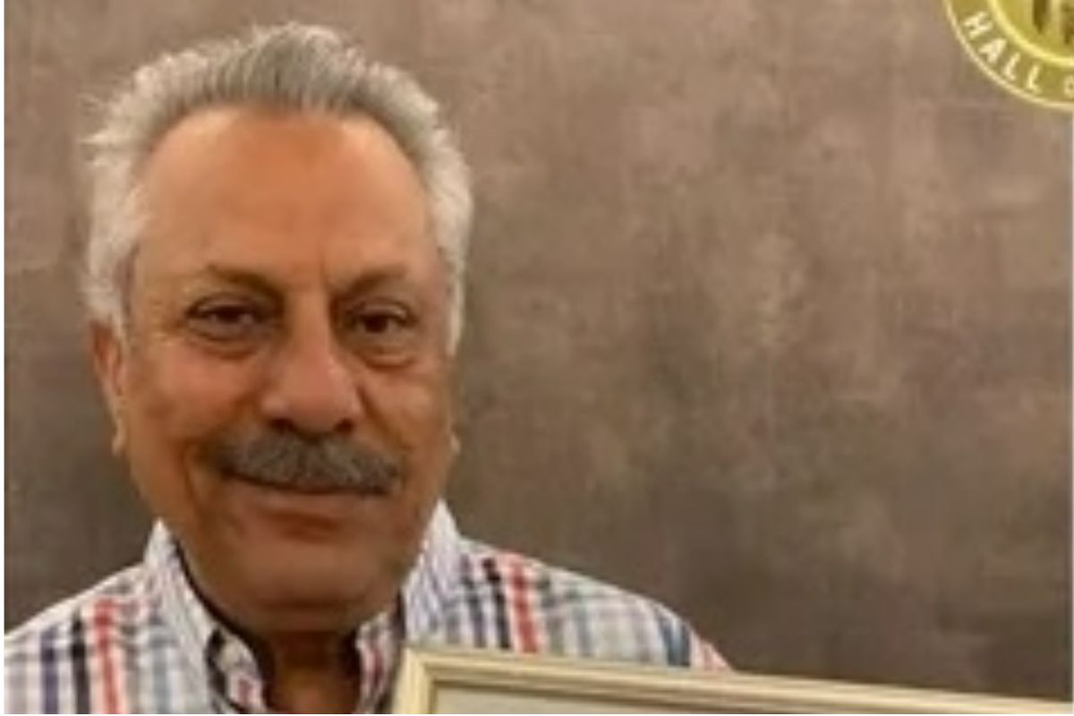 Legendary Pakistan Cricketer Zaheer Abbas In ICU After Contracting ...