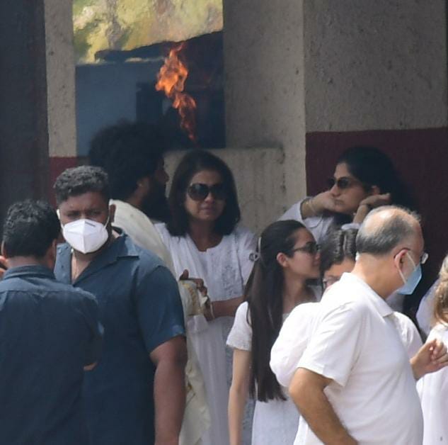 LIVE Singer KK Funeral News Updates: Singer Cremated, Family ...