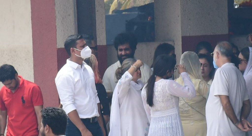 LIVE Singer KK Funeral News Updates: Singer Cremated, Family ...