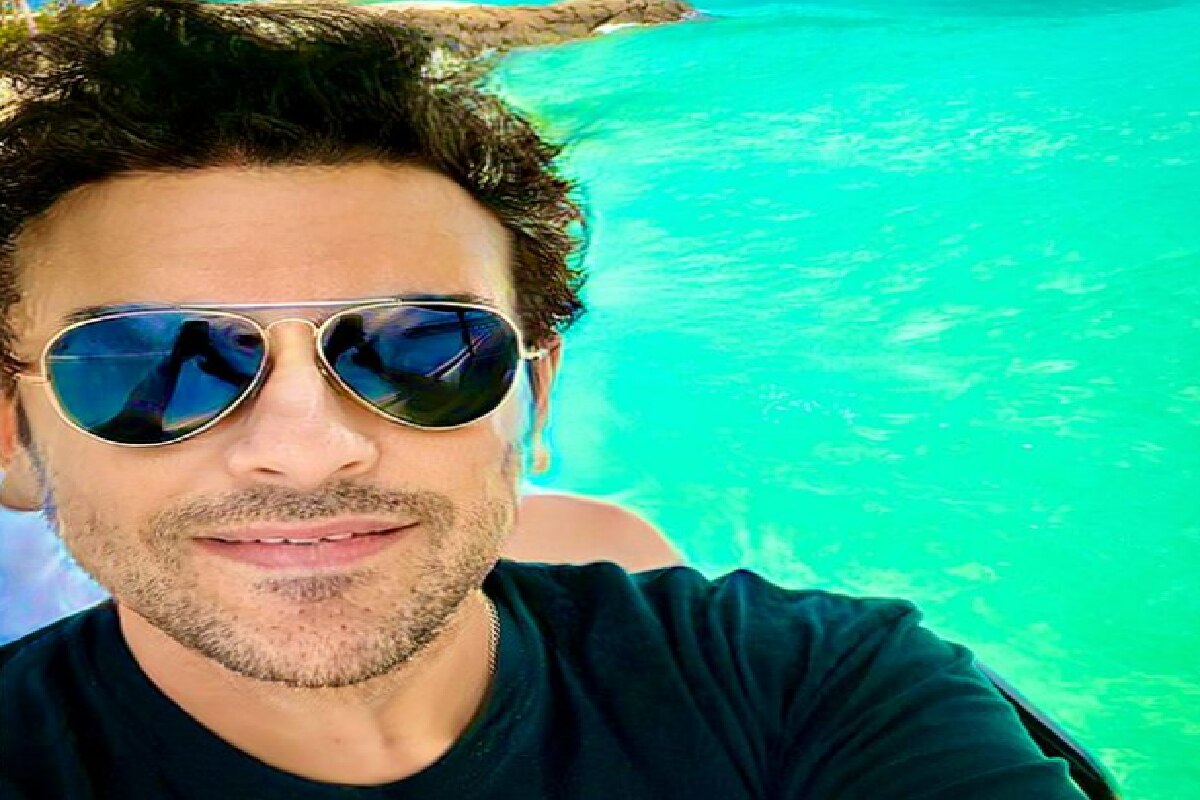 Adnan Sami 50 साल की उम्र में नजर आए यंग, फोटो देखकर हिल गए फैंस