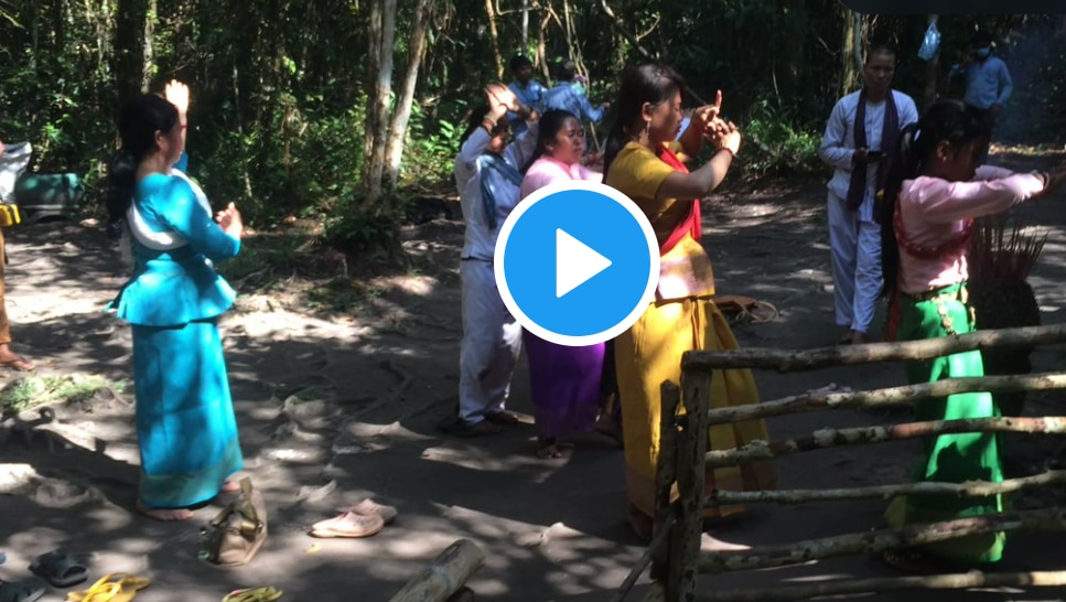 Cambodians Dance to Mhare Hiwda Mein Nache Infront of Sacred Temple ...