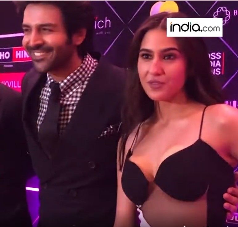 Sara Ali Khan, Kartik Aaryan Hug Each And Bury Their Differences After Breakup Rumours- Watch ...