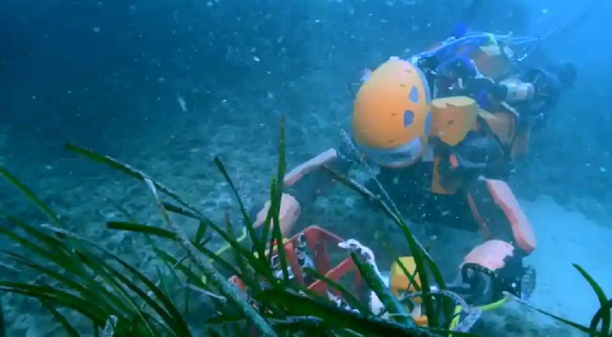 Viral Video: Humanoid Diving Robot Explores Shipwrecks On The Bottom Of ...