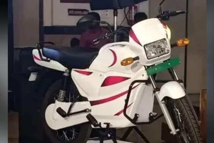 आ गई Hero Splendor जैसी इलेक्ट्रिक बाइक, एक बार चार्ज करने पर जाती है ...