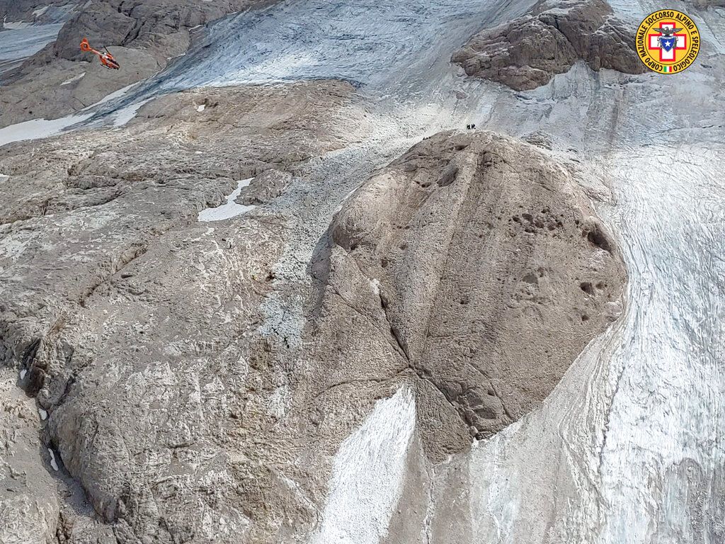 Alpine Glacier Chunk Detaches Killing at Least 6 Hikers