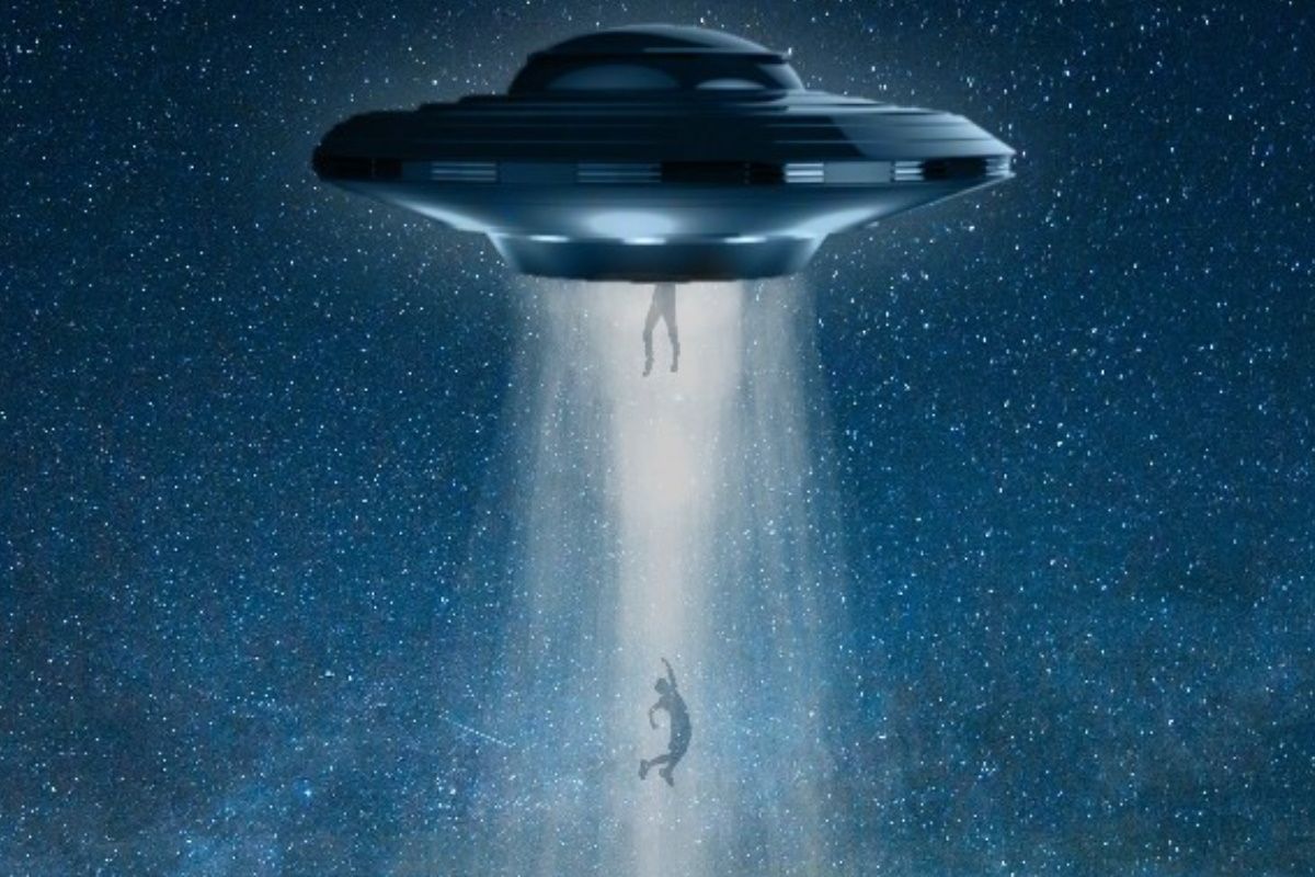 एलियन पर बनी इन फिल्मों को देख NASA भी पीट लेगा माथा, इस हॉलीवुड मूवी ...