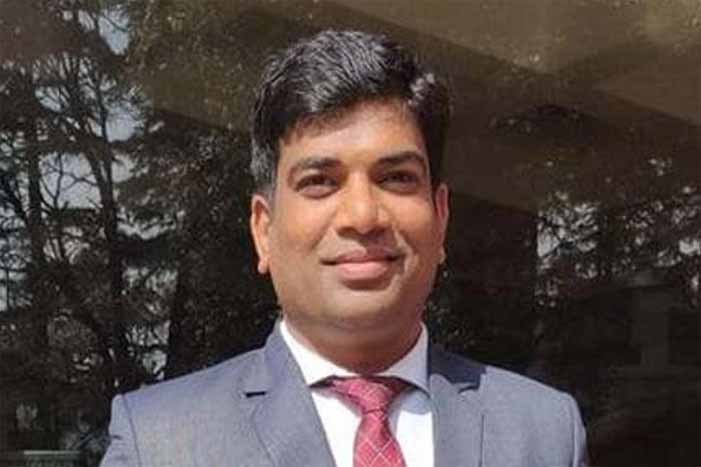 झारखंड में IIT छात्रा के यौन उत्पीड़न करने का आरोपी IAS अफसर सैयद रियाज ...