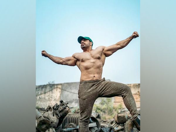 YouTuber Gaurav Taneja aka Flying Beast arrested after fans flock to ...