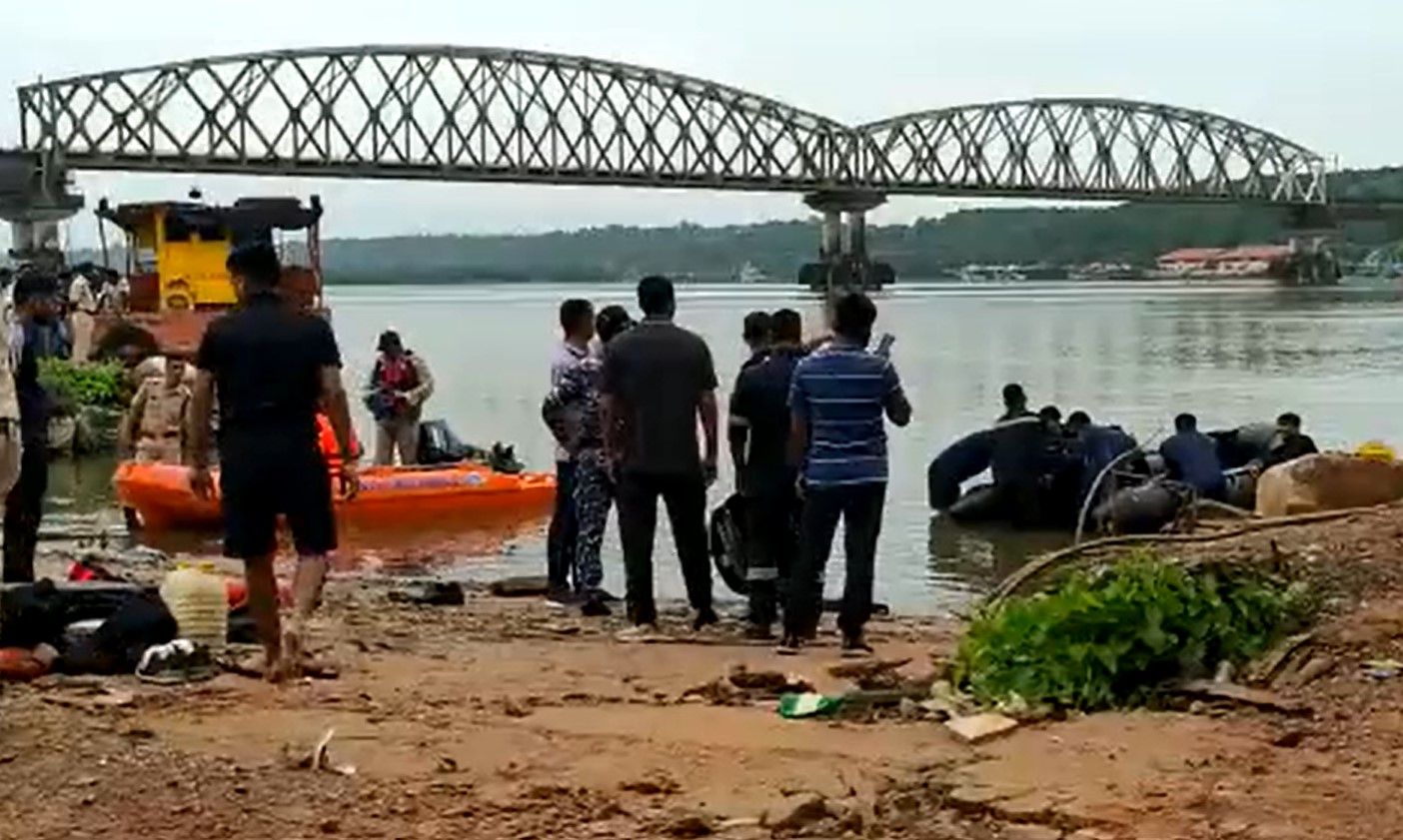 SUV Plunges Into Zuari River in Goa All Passengers Missing Rescue ...