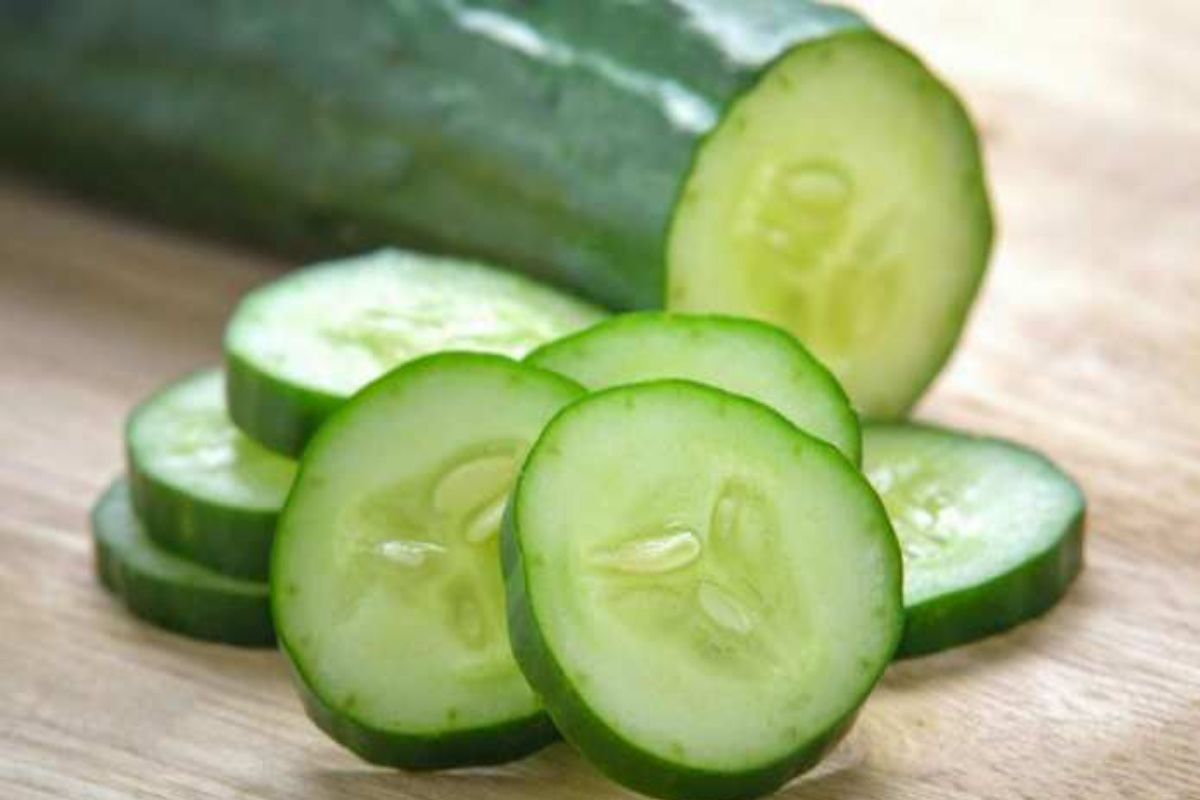 खीरा खाने के शौकीन हैं तो इन बातों का रखें ध्यान, वरना हो सकती हैं ये ...