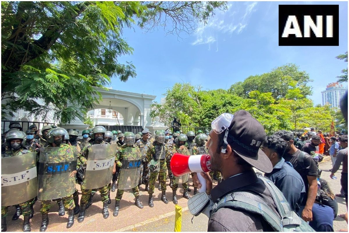 Sri Lanka Crisis LIVE Updates: श्रीलंका में विद्रोह जारी, इमर्जेंसी के ...