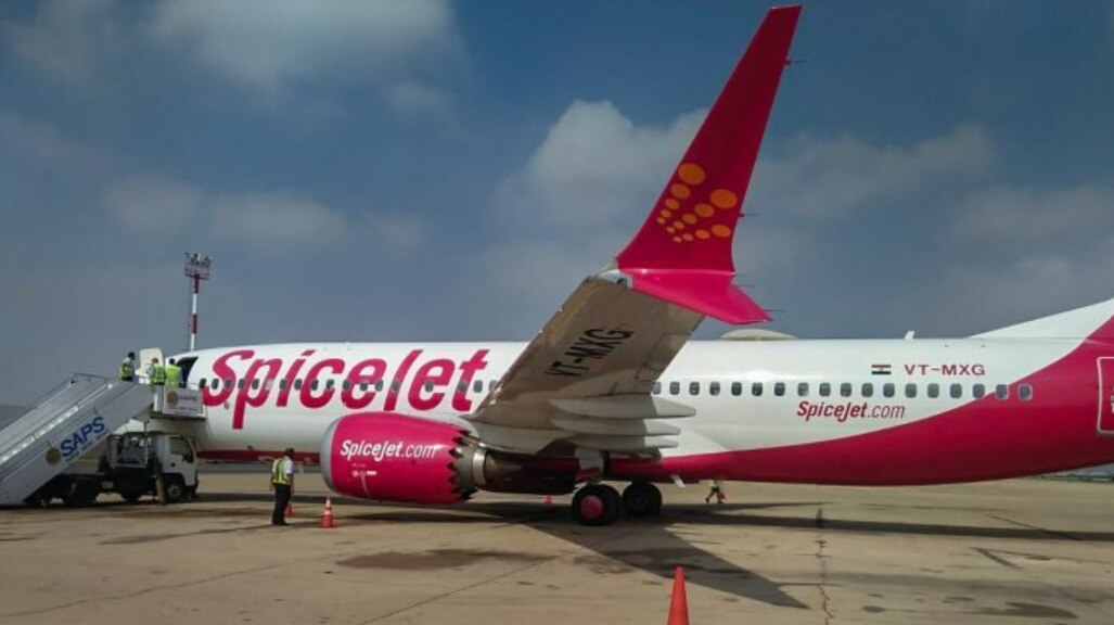 Fly At Your Own Risk: Memes Soar on Twitter After SpiceJet Suffers ...
