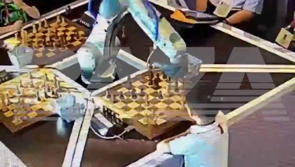 Viral Video: Chess-Playing Robot Breaks Boys Finger During Tournament ...