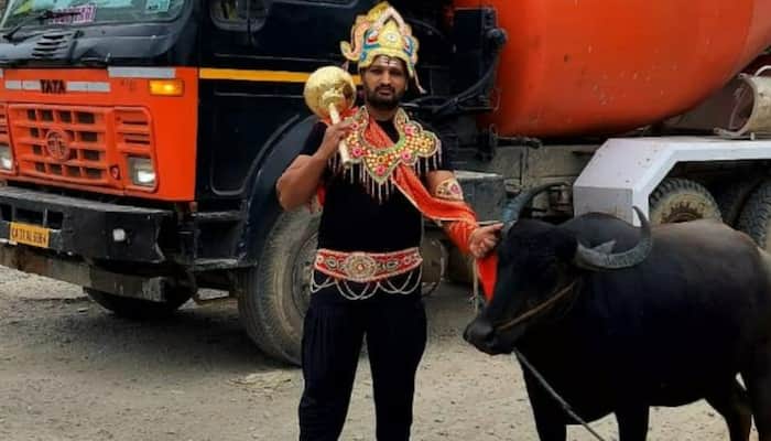 Viral Video: In a Unique Protest, Bengaluru Man Dresses Up as Yamaraja ...
