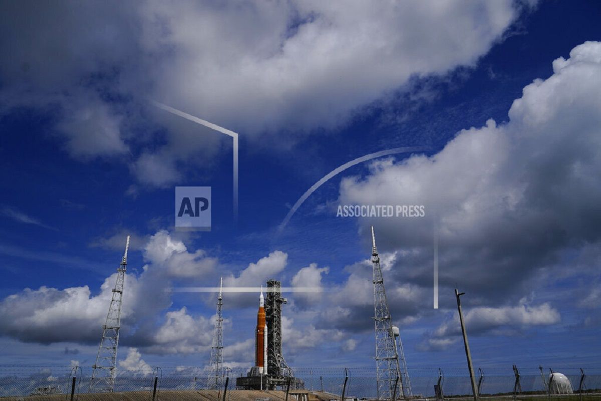 NASA s Moon Bound Rocket On Track For Launch Despite Hits By Lightening