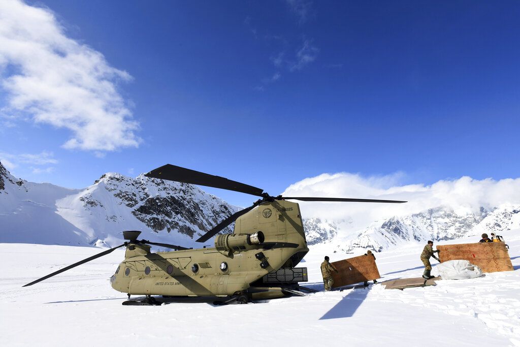 US Army Grounds Fleet of Chinook Helicopters After Engine Fires ...