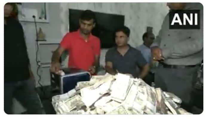 Video: Vigilance Officials Raid Bihar Govt Staffer