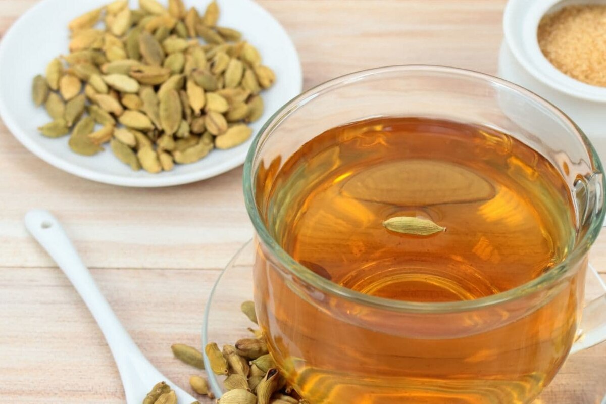 Cardamom Water Benefits : वजन कमी करण्यासाठी रोज प्यावे वेलचीचे पाणी ...