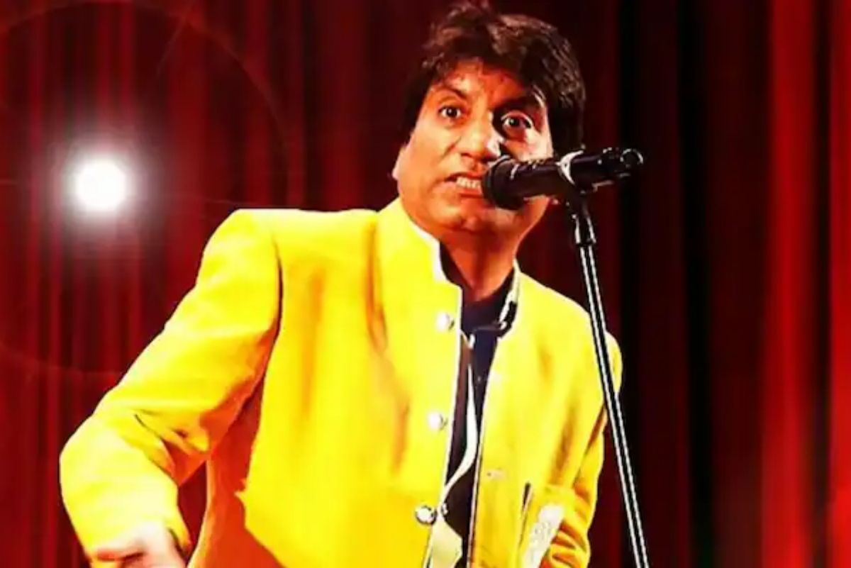 Raju Srivastava Fan Enters His Room to Take Selfies, Gets Caught by ...