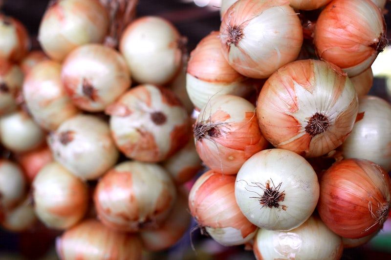 प्याज काटने का जबरदस्त तरीका, अब दो मिनट में कटेगी दो किलो प्याज और आंख ...