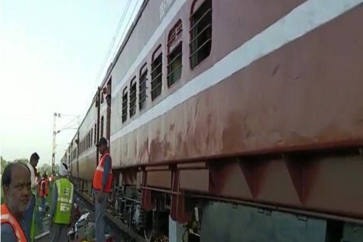 छत्तीसगढ़ में ट्रेन हादसा, नागपुर जा रही शिवनाथ एक्सप्रेस पटरी से उतरी