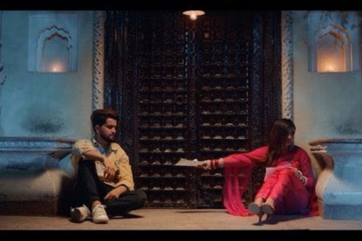 Video: म्यूजिक वीडियो 'जैसा तुम चाहो' हुआ रिलीज, गाने ने सोशल मीडिया पर ...
