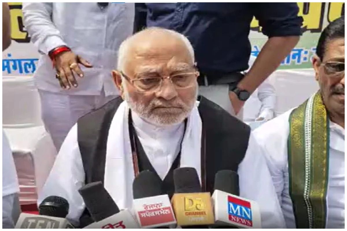 Prahlad Modi Protest: प्रधानमंत्री मोदी के भाई प्रह्लाद मोदी ने जंतर ...