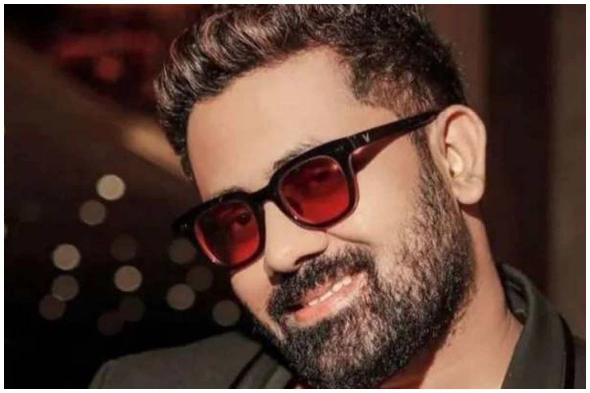 बॉलीवुड सिंगर राहुल जैन पर रेप के आरोप में FIR दर्ज, कॉस्ट्यूम डिजाइनर ...