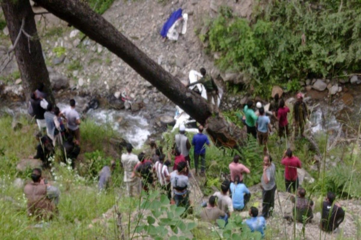 8 Dead As Car Falls Into Gorge In Jammu and Kashmir s Kishtwar Rescue ...