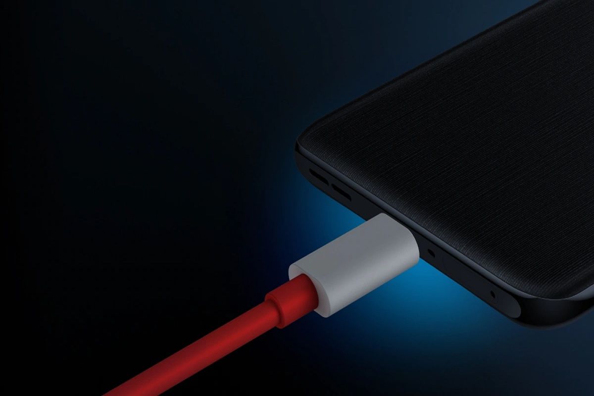 Common Charger : केंद्र सरकारचा मोठा निर्णय! आता मोबाईल असो किंवा ...