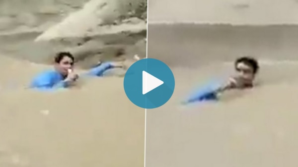Pakistan Journalist Stands in Neck-Deep Water to Report About Floods ...