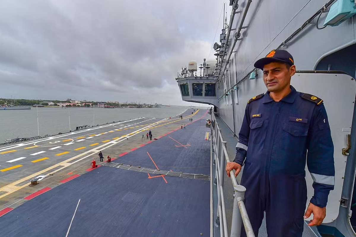 INS Vikrant की ये तस्वीरें आपका सीना गर्व से चौड़ा कर देंगी, जानिए भारत ...